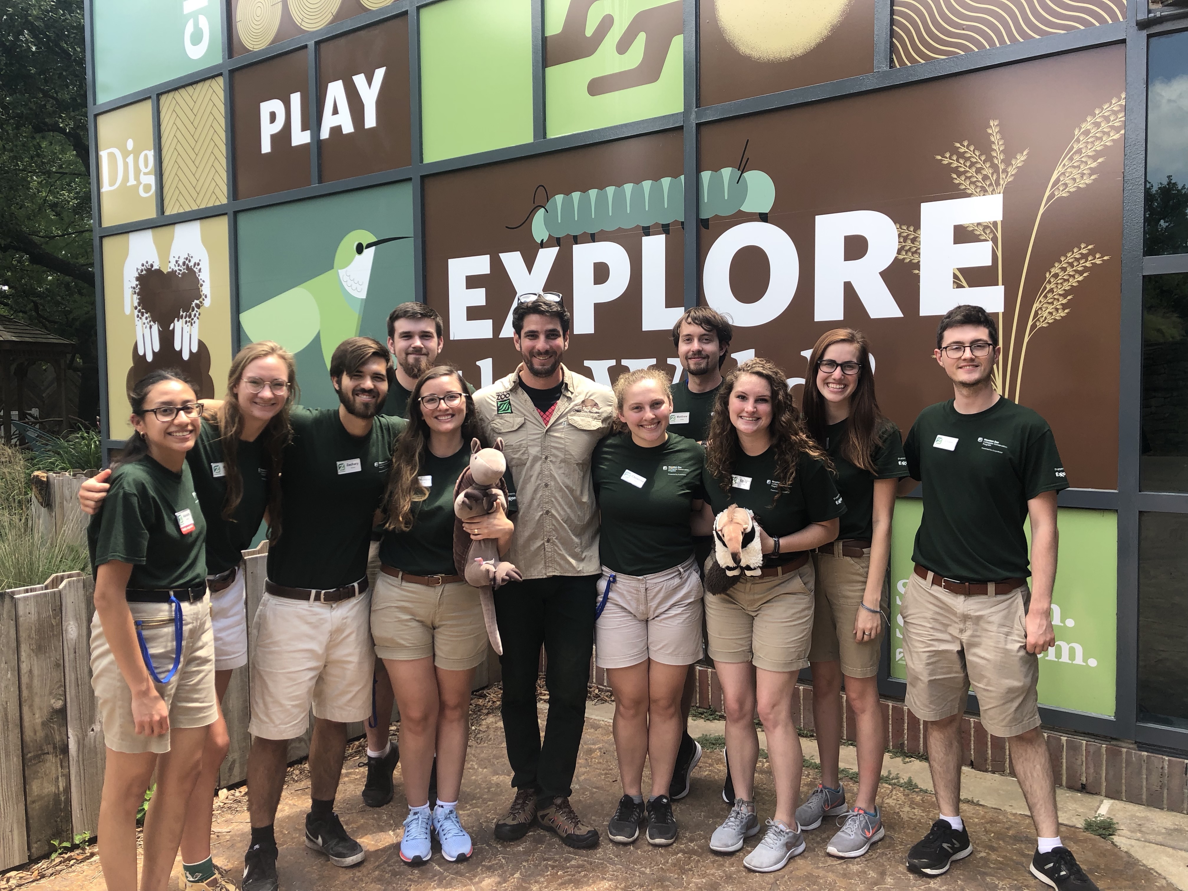 Giant Armadillo Project Biologist Gabriel Trains the Next Generation of ...